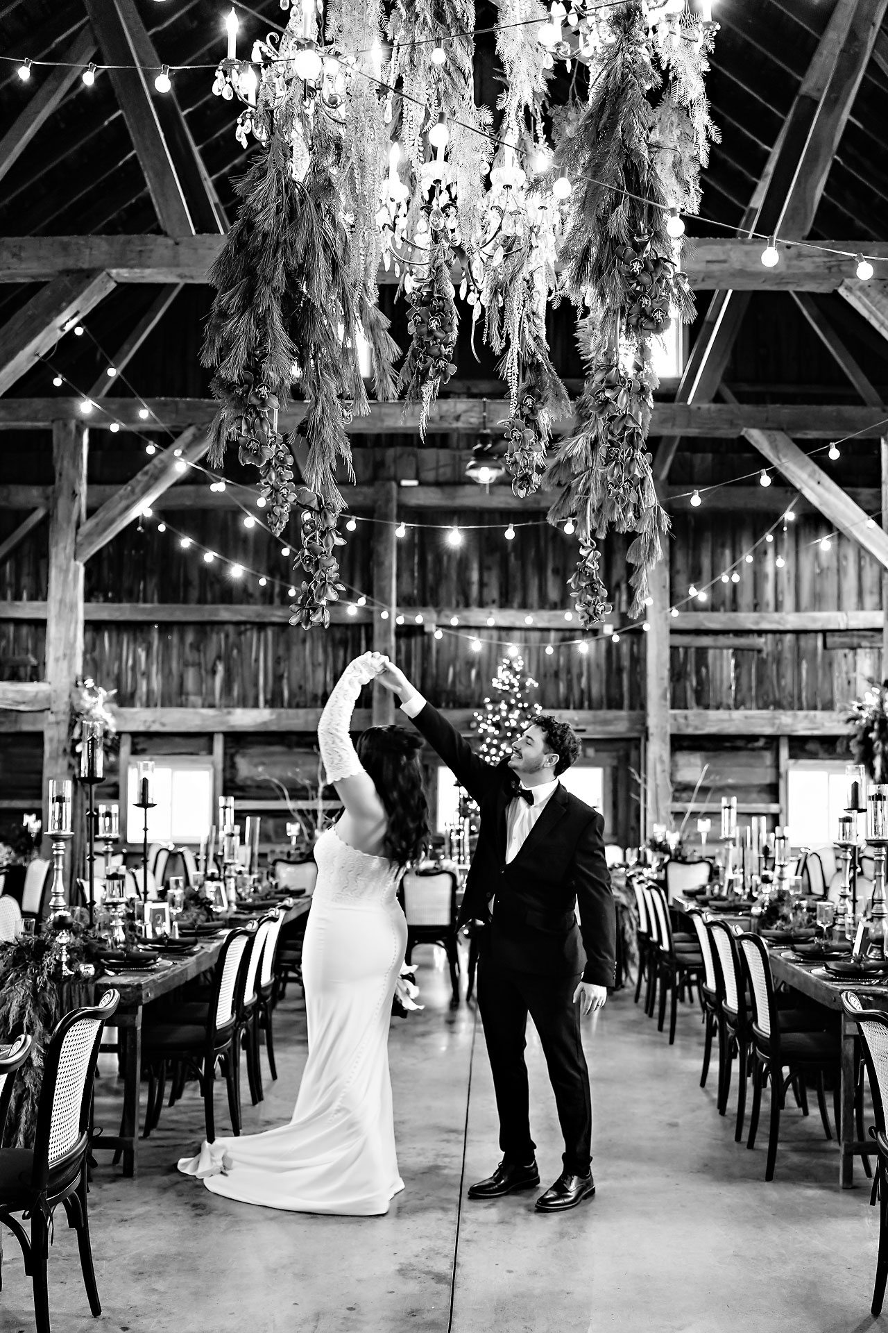 ELIZABETH + GAVIN | THE RED BARN AT SYCAMORE FARMS TERRE HAUTE WEDDING ...