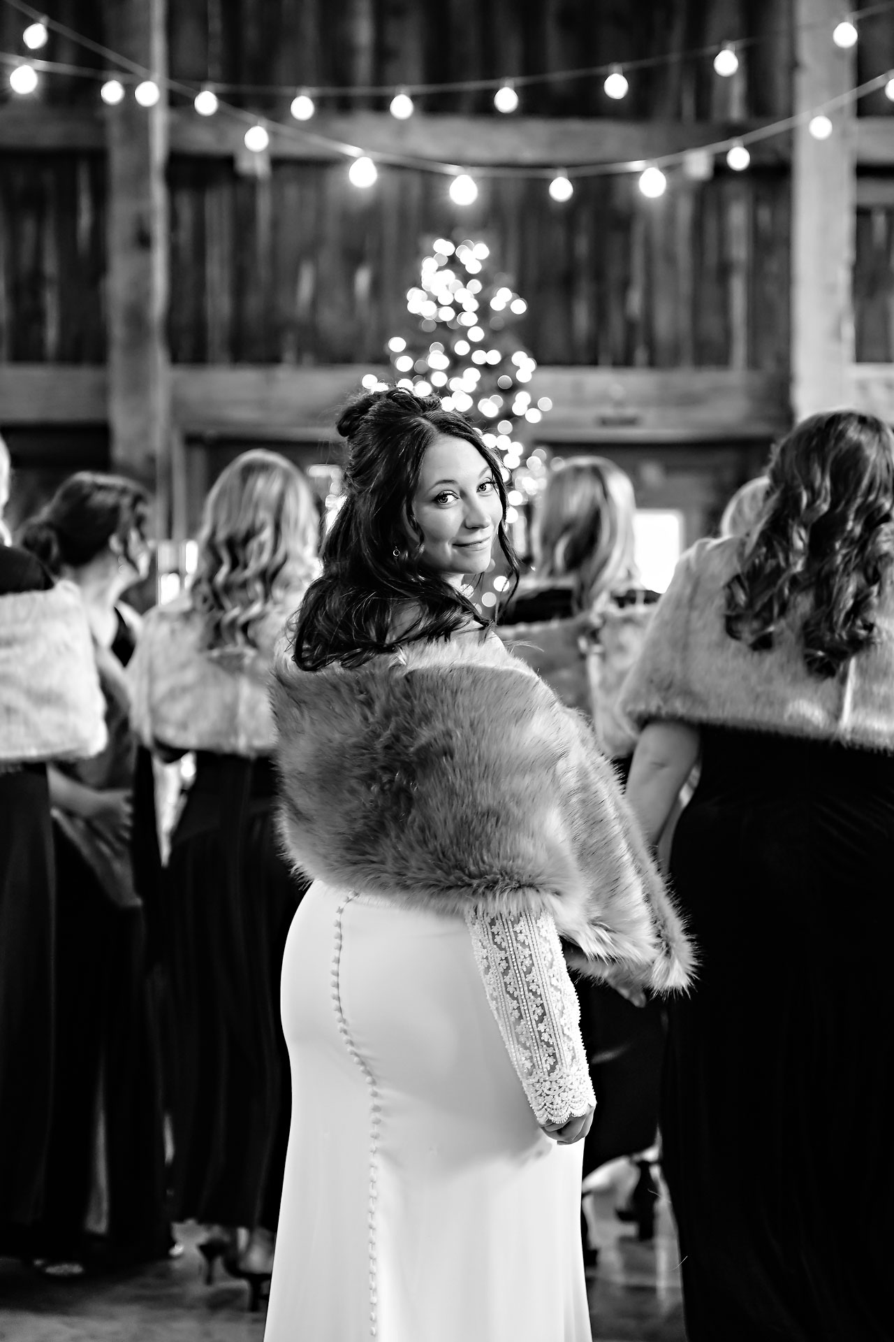 ELIZABETH + GAVIN | THE RED BARN AT SYCAMORE FARMS TERRE HAUTE WEDDING ...