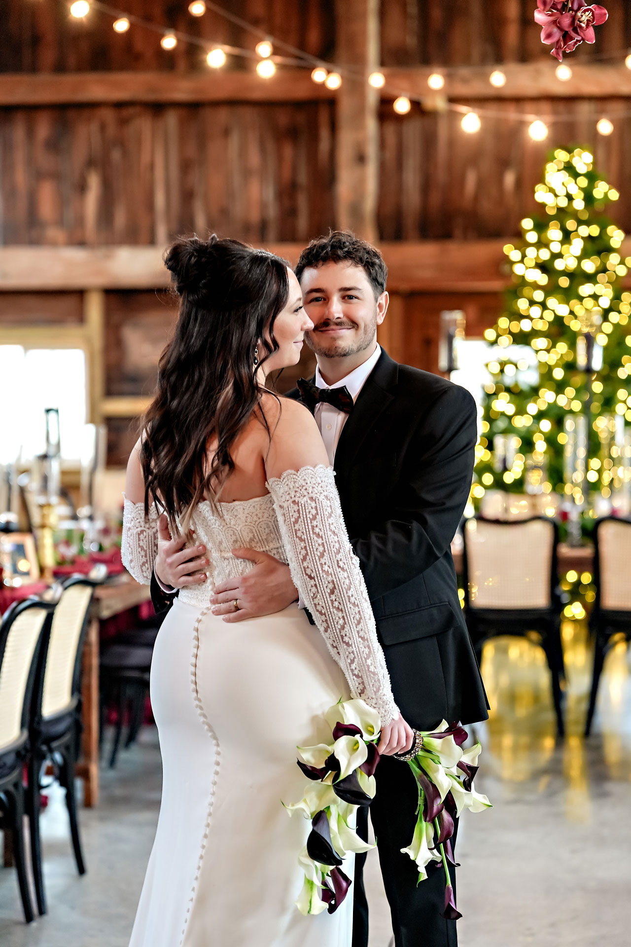 ELIZABETH + GAVIN | THE RED BARN AT SYCAMORE FARMS TERRE HAUTE WEDDING ...