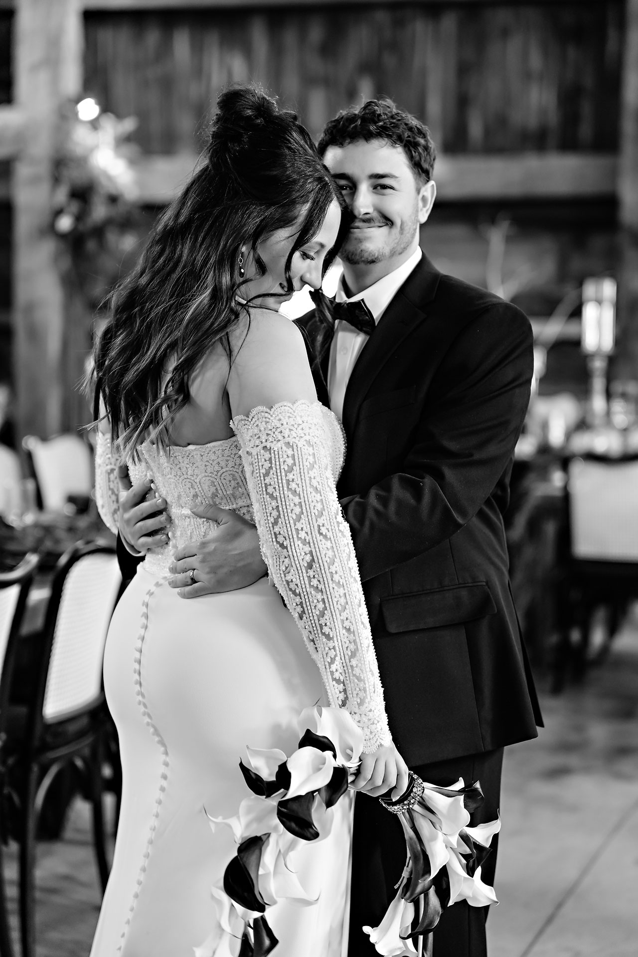 ELIZABETH + GAVIN | THE RED BARN AT SYCAMORE FARMS TERRE HAUTE WEDDING ...