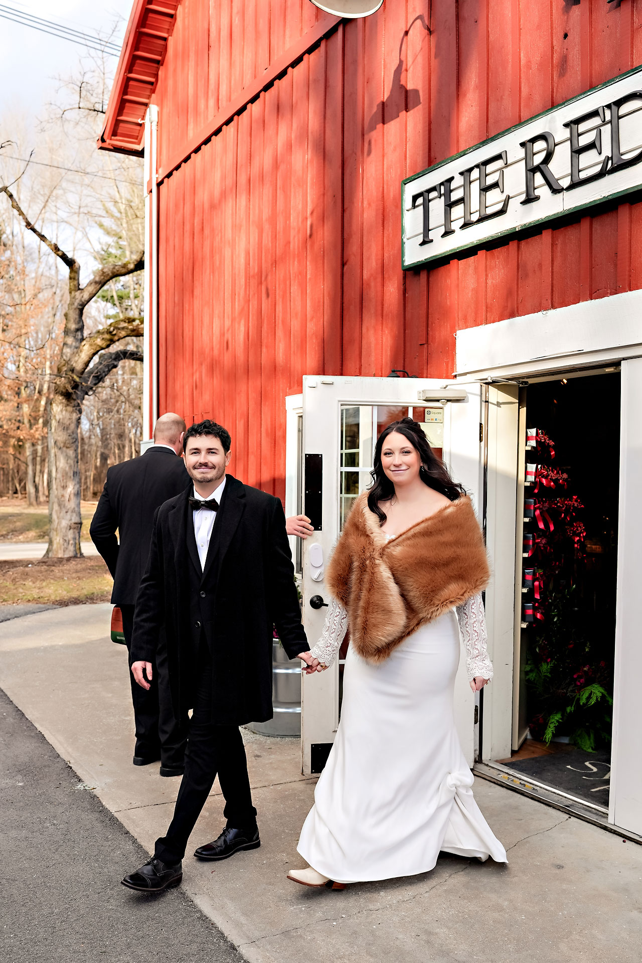 ELIZABETH + GAVIN | THE RED BARN AT SYCAMORE FARMS TERRE HAUTE WEDDING ...